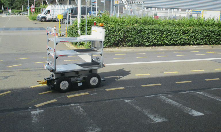 EffiBOT, a modular and scalable robot, able to evolve outdoors - EFFIDENCE