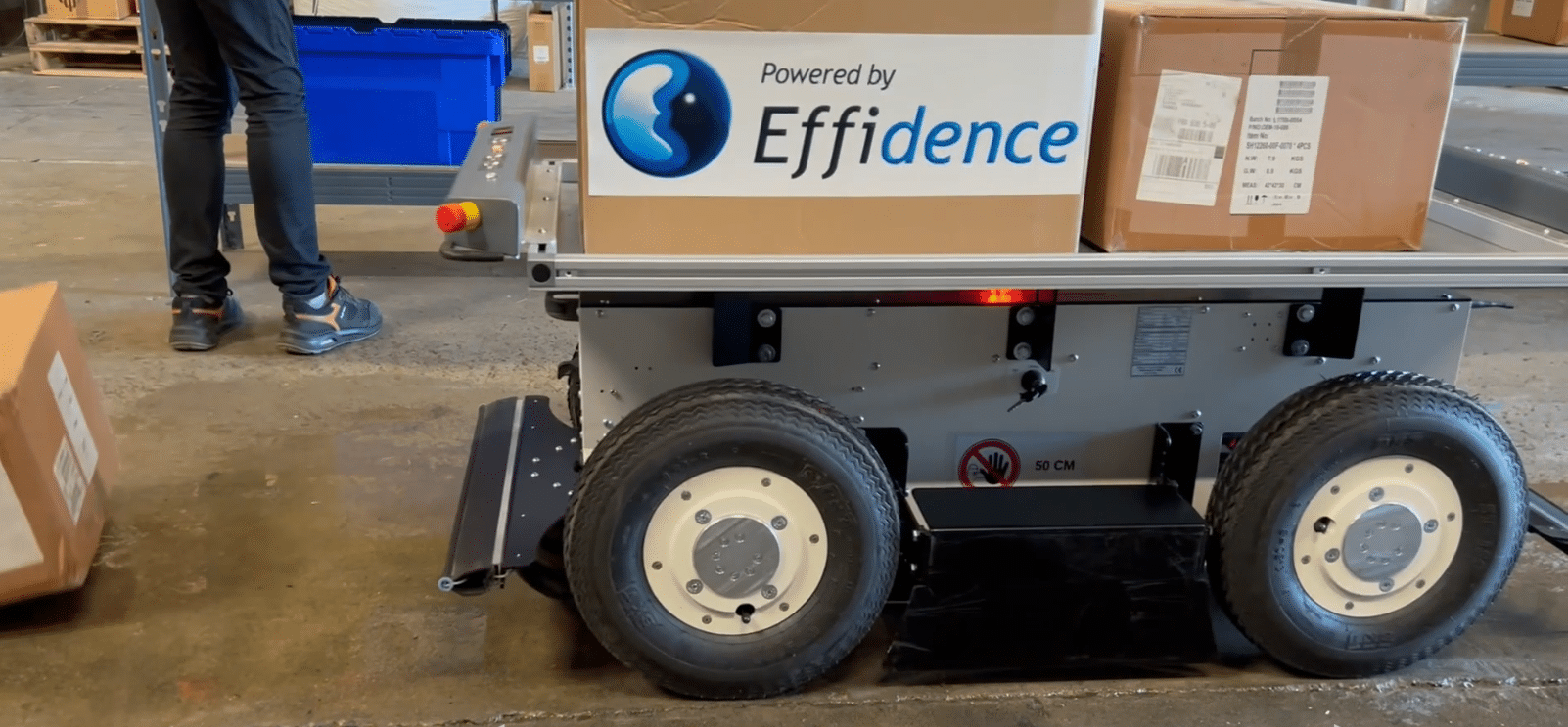 Safety and Effidence AMR - EFFIDENCE ROBOTICS